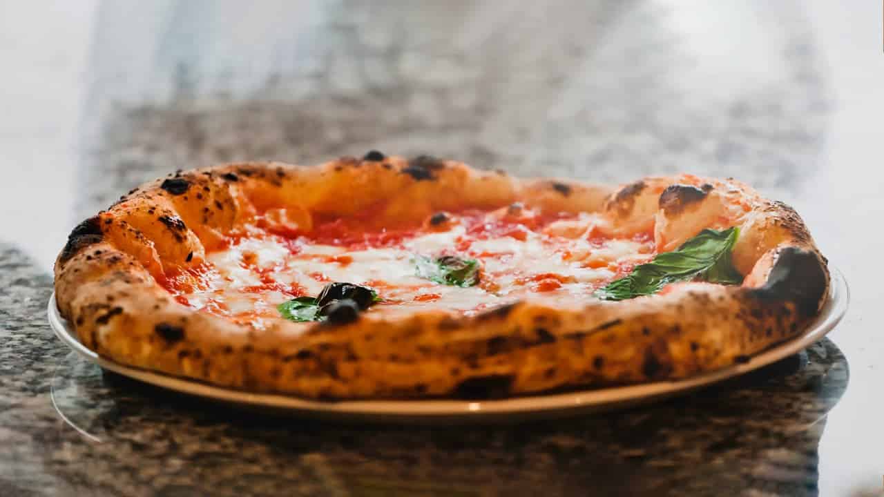 La mejor receta de pizza napolitana - Paulina Cocina