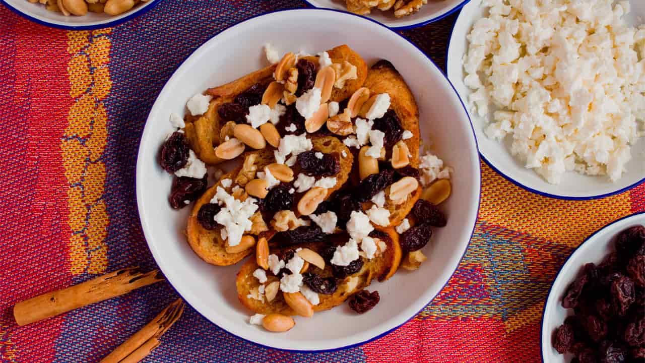 Receta de Capirotada Fácil y en 6 Pasos - Paulina Cocina