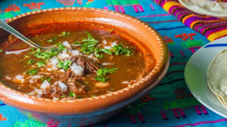 6 Pasos para hacer birria de res casera - Paulina Cocina