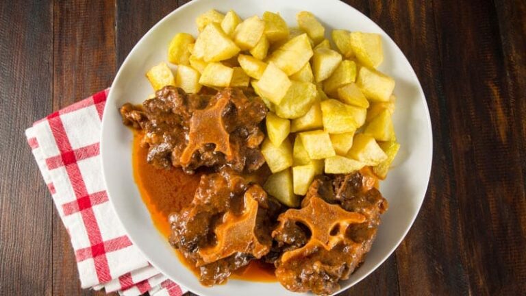 Rabo de Toro Estofado al Vino Tinto - Paulina Cocina