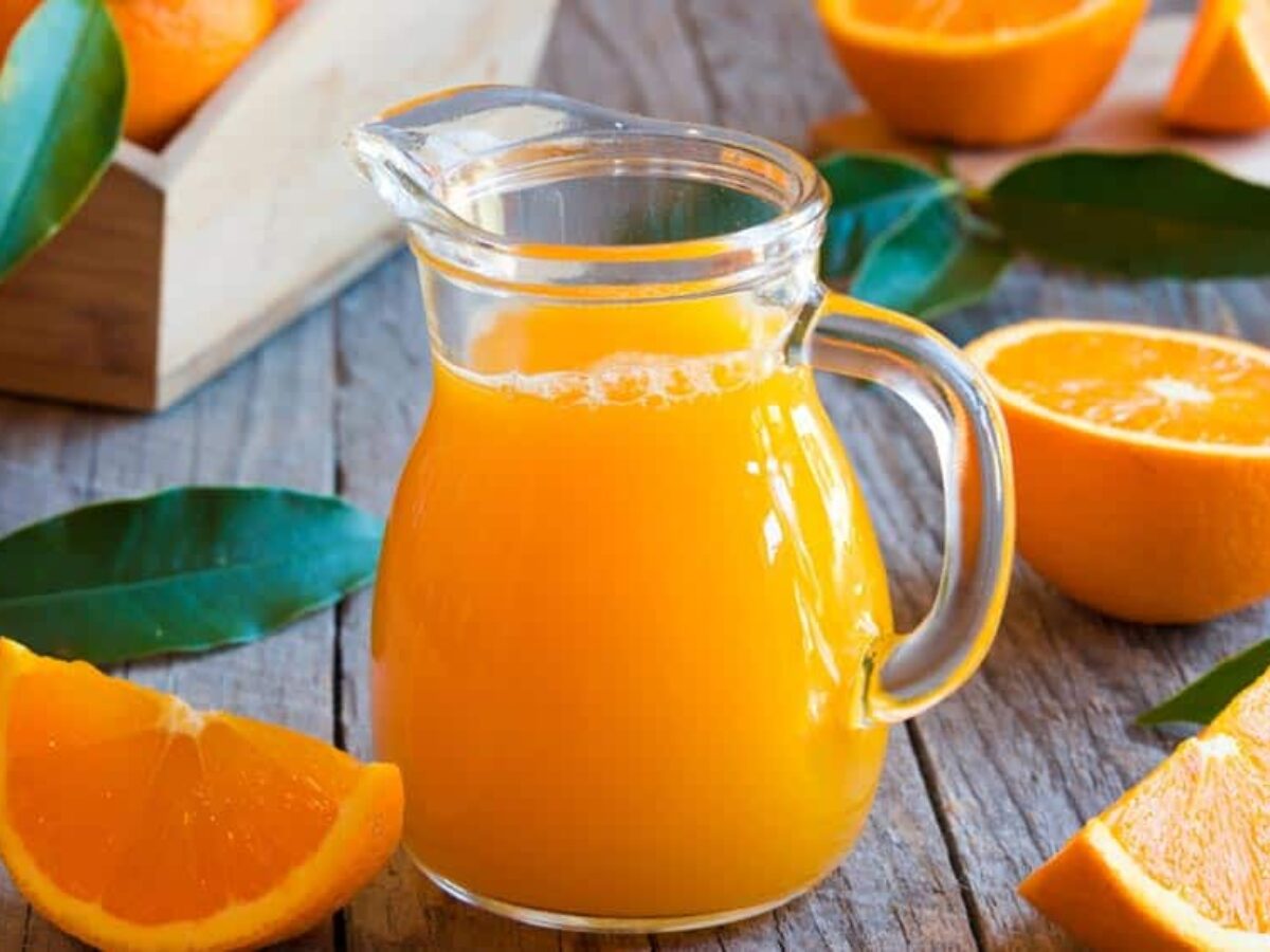 Jugo De Naranja Jugo De Naranja Con Pulpa En: Vector De Stock (libre