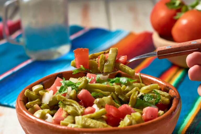 Una Ensalada de Nopales frescos + 10 tips - Paulina Cocina